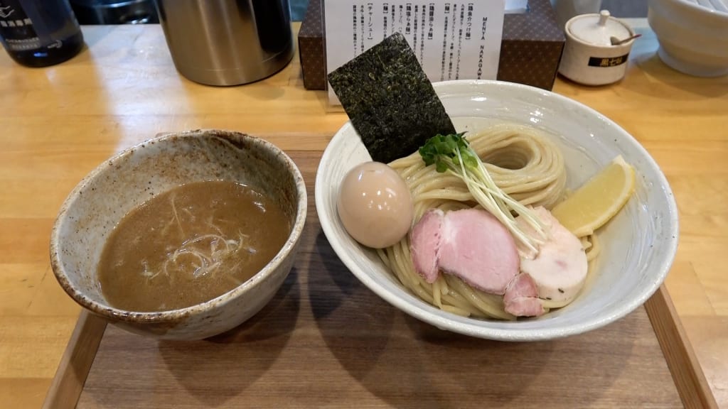 【MENYA NAKAGAWA】空いてる意味がわかりません。正直言って穴場です。麺は絶対に大盛りにしてつけ汁も残さず飲み干してしまうつけ麺 ...